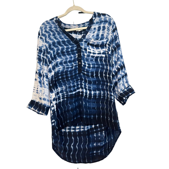 Antilia Femme | Tops | Antilia Femme Blue And White Tie Dye Button ...